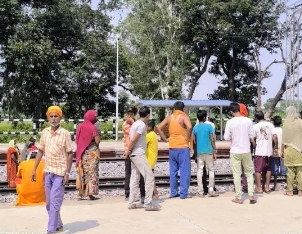ट्रेन से कटकर युवक की माैत, शरीर दो भागों में बटा - हिन्दुस्थान समाचार